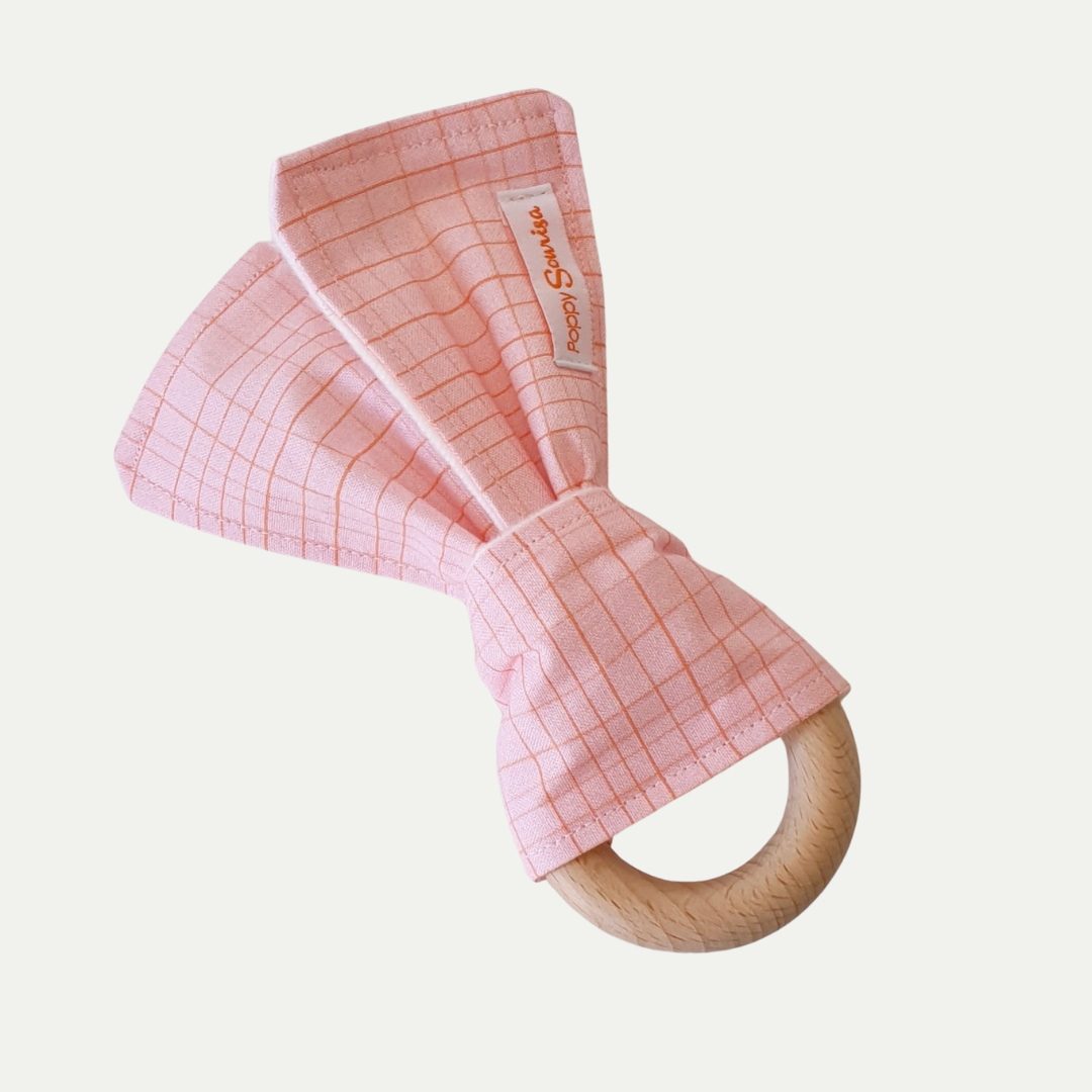 PINK CROSS HATCH | SENSORY RATTLE – POPPY SONRISA